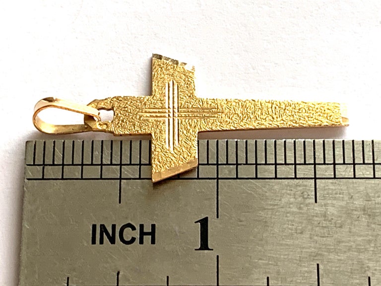 18ct Gold Modernist Design Cross For Sale at 1stDibs