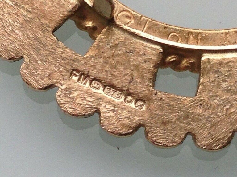 9ct Gold Patented Full Sovereign Mount For Sale at 1stDibs