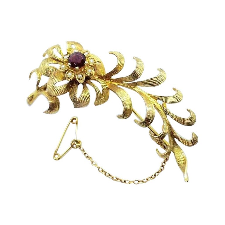 9ct Gold Brooch For Sale at 1stDibs