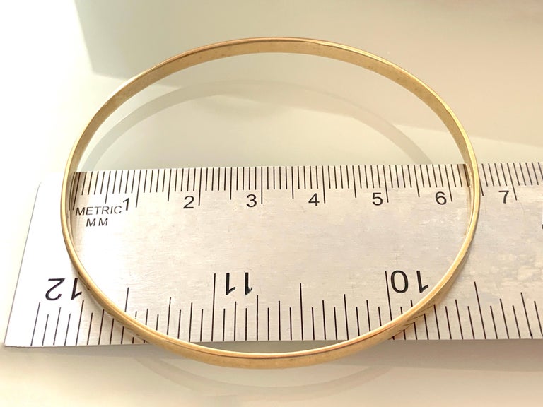9 Carat Gold Vintage Bangle For Sale at 1stDibs