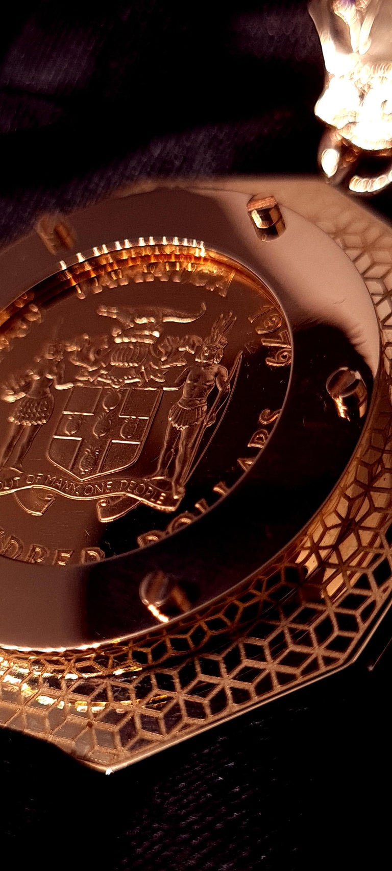 9ct Yellow Gold geometric spinning coin pendant For Sale at 1stDibs