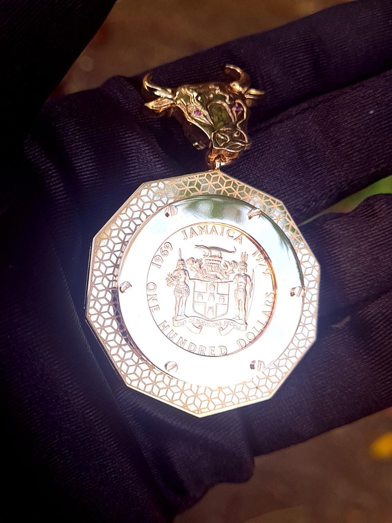 9ct Yellow Gold geometric spinning coin pendant For Sale at 1stDibs