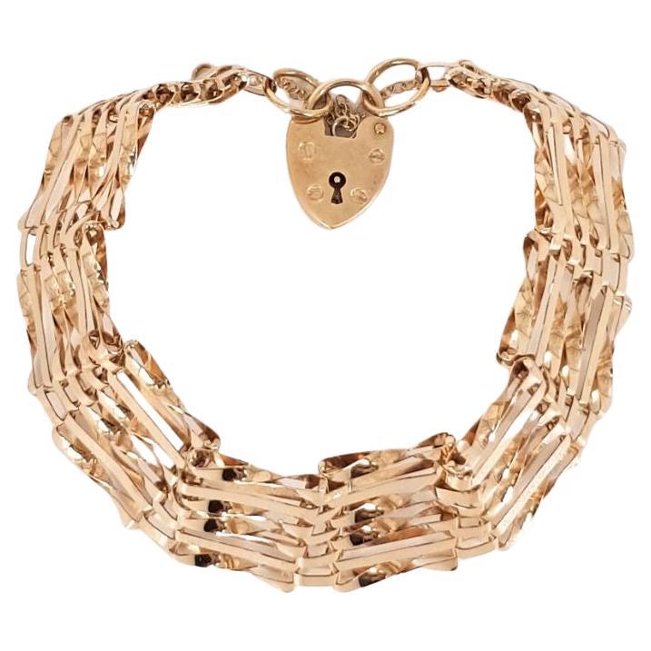 9ct Yellow Gold Heart Clasp Bracelet For Sale at 1stDibs
