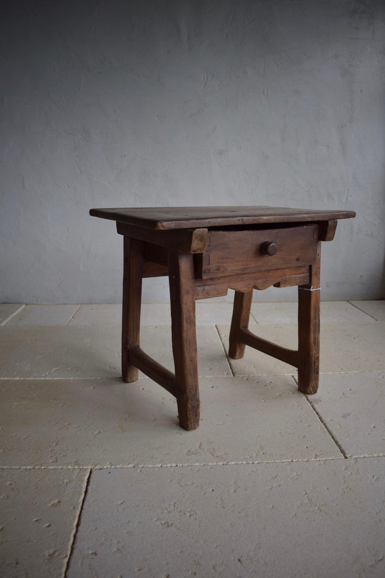 18th Century Spanish Chestnut Wood Side Table For Sale at 1stDibs