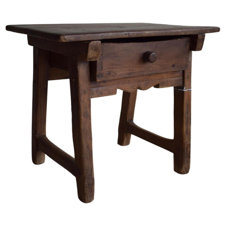 18th Century Spanish Chestnut Wood Side Table For Sale at 1stDibs