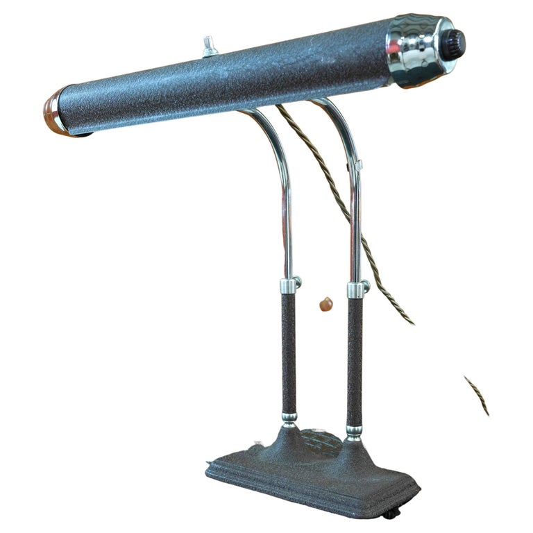 A 1960s American Desk light For Sale at 1stDibs