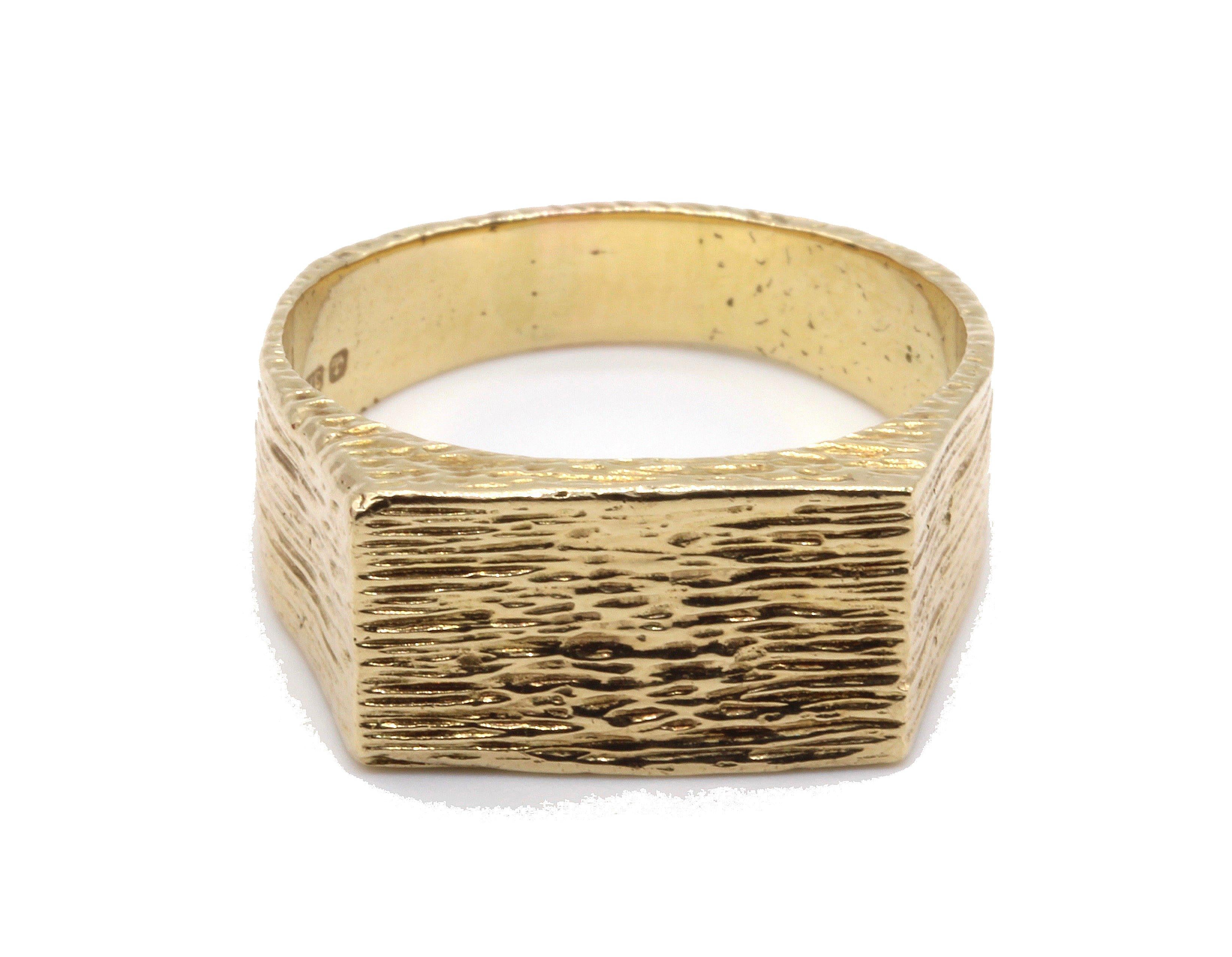 9 kt Bark Effect Yellow Gold Signet Ring with Rectangular Cartouche at ...