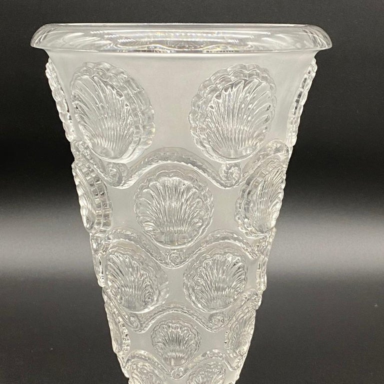 A Cancale Art Deco R.Lalique Glass vase For Sale at 1stDibs
