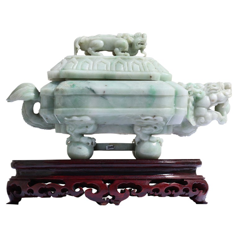 Chinese Carved Jade Box and Cover For Sale at 1stDibs