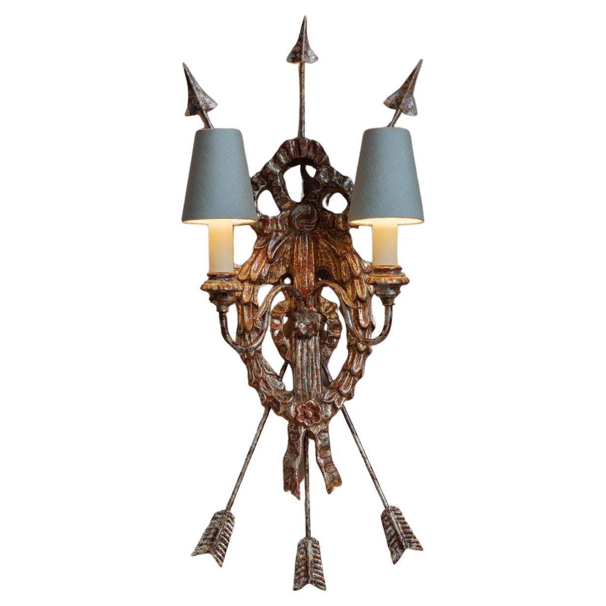 A classical wall light with an ornate design For Sale at 1stDibs