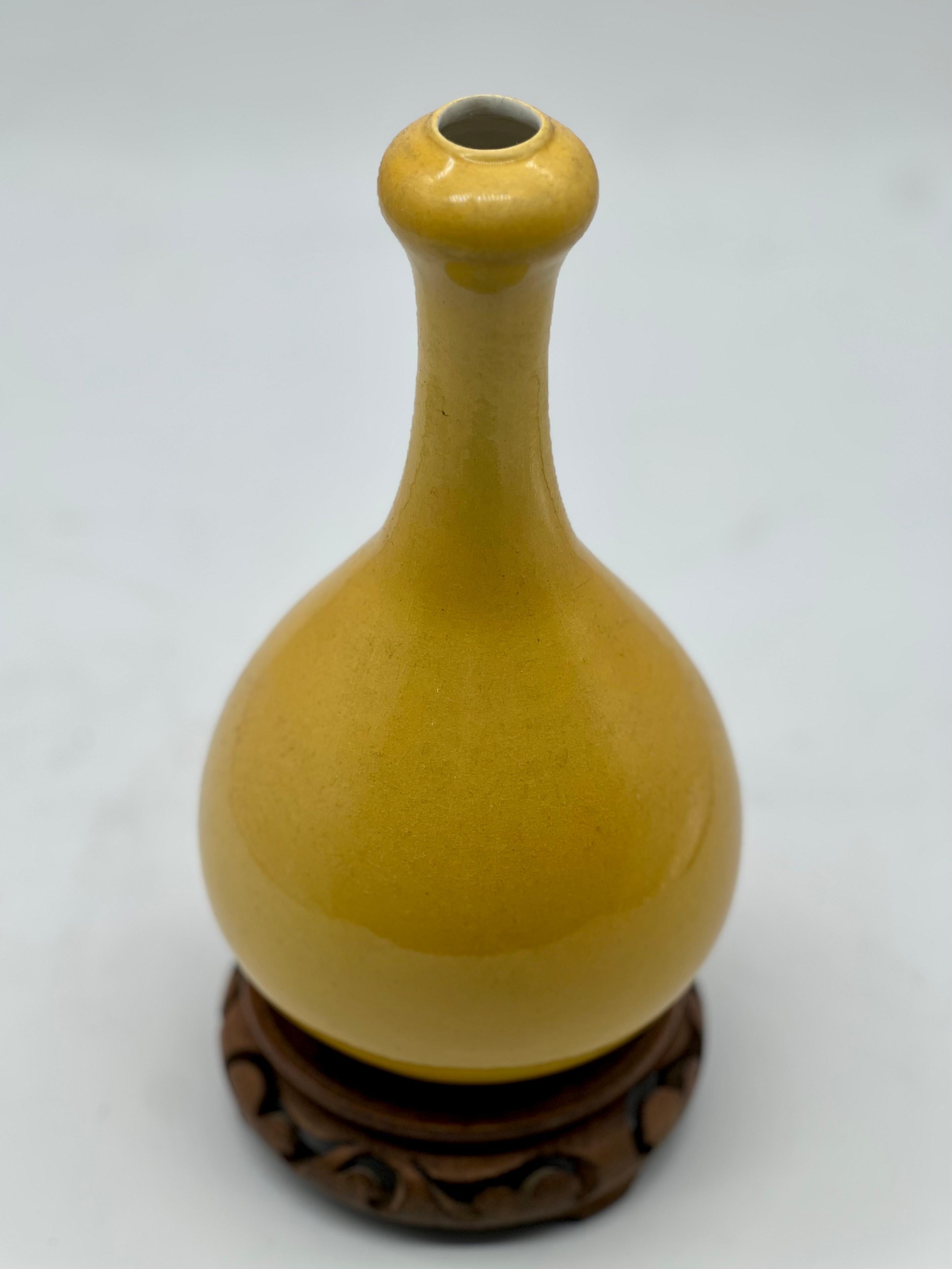 Exquisite Chinese Yellow Monochrome Vase, 19th Century at 1stDibs