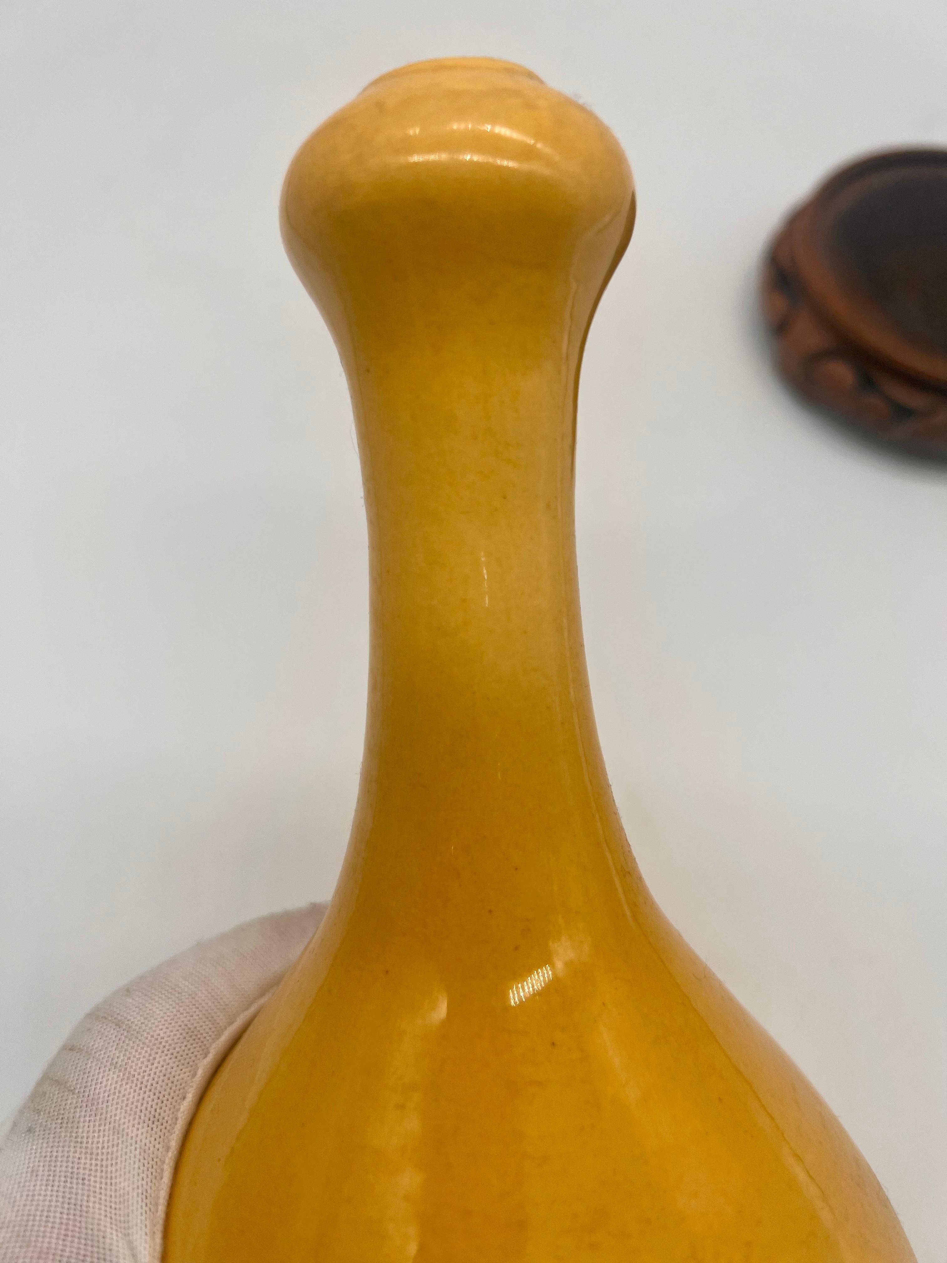 Exquisite Chinese Yellow Monochrome Vase, 19th Century at 1stDibs