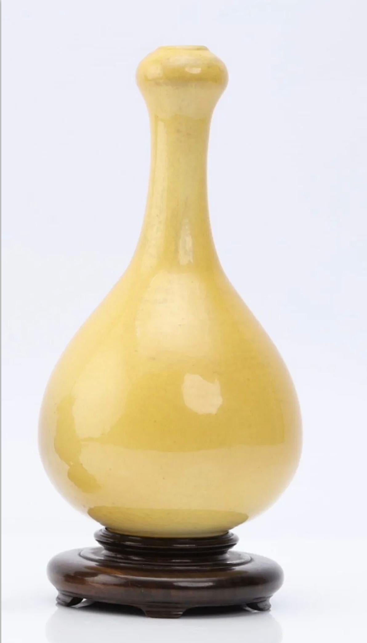 Exquisite Chinese Yellow Monochrome Vase, 19th Century at 1stDibs