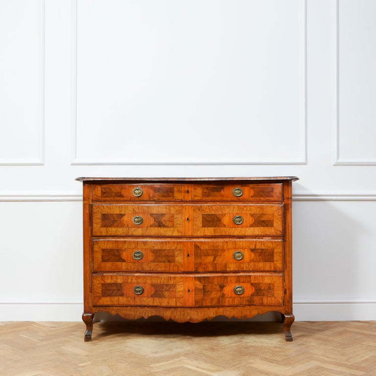 Fine Eighteenth Century Serpentine Commode For Sale at 1stDibs