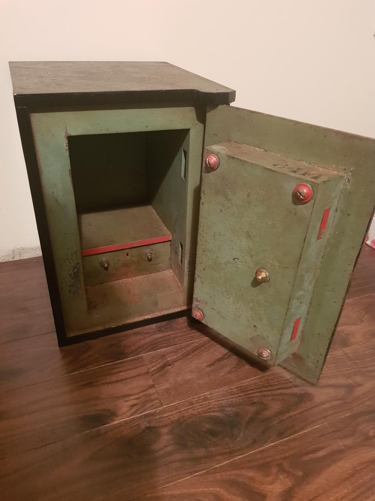 Fine Original Safe by Richard M Lord of Wolverhampton - [Fully working ...