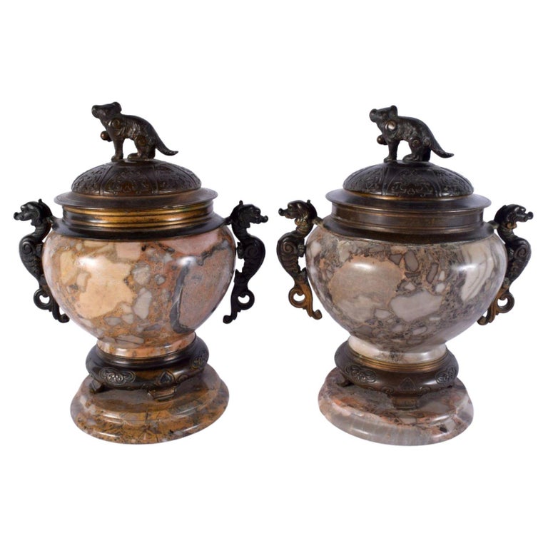 A FINE PAIR OF 19th Century EUROPEAN GRAND TOUR STONE BOWLS AND COVERS ...