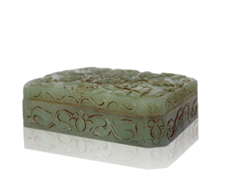 A Fine rectangular mughal Nephrite Jade box and cover For Sale at 1stDibs
