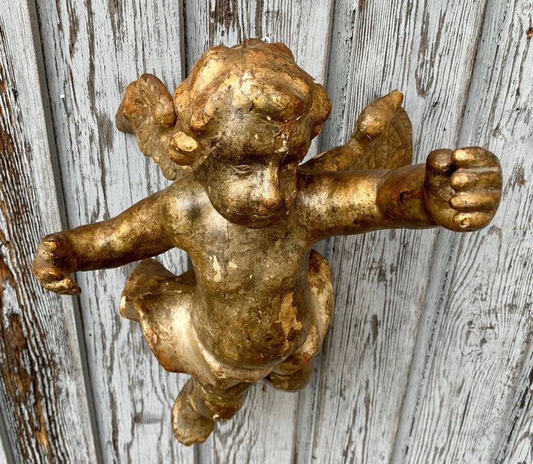 French 18th Century Gilt Wood and Hand-Carved Angel For Sale at 1stDibs