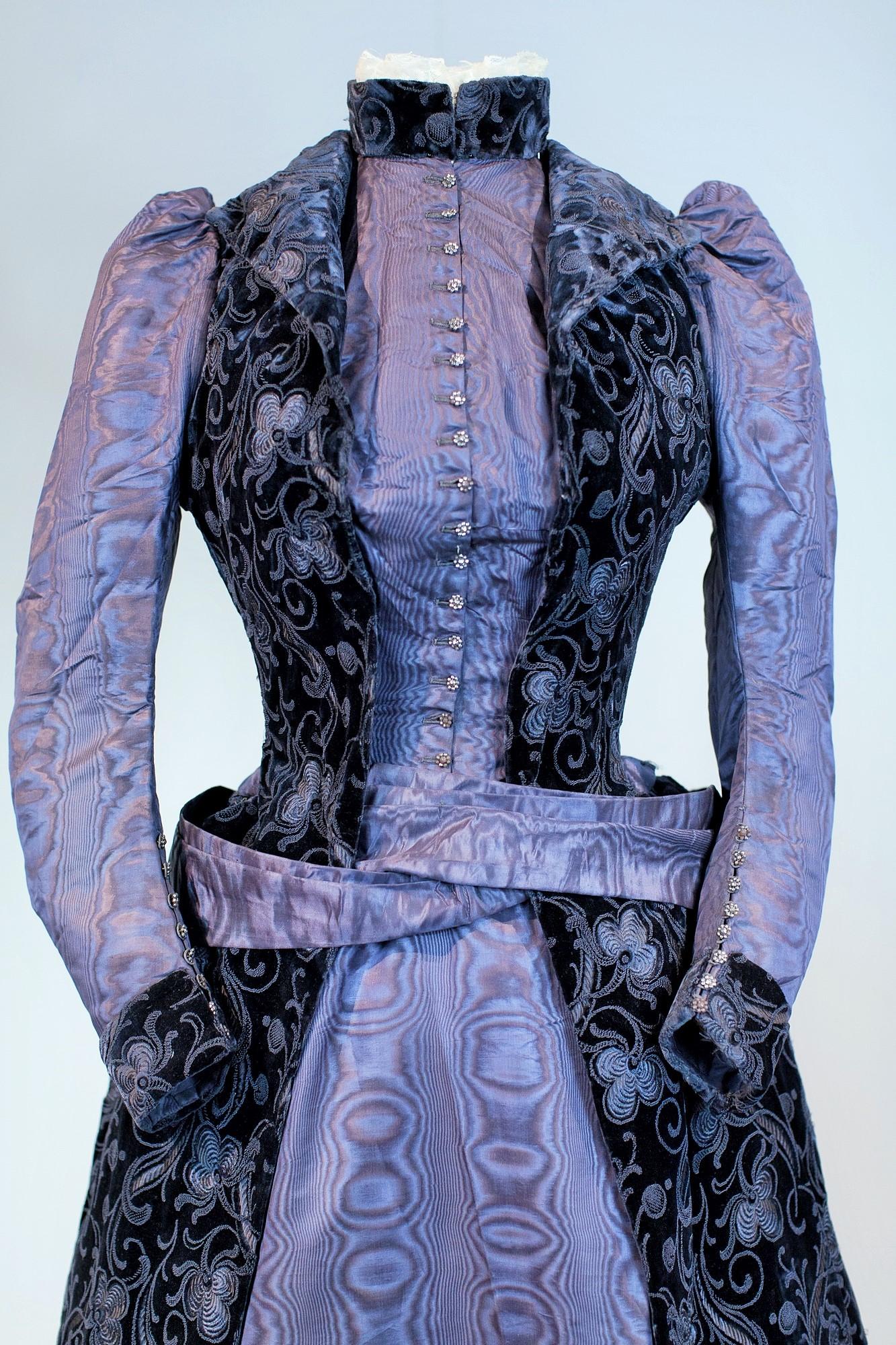 A French bustle cage day Dress in silk moire and purple chiseled velvet ...