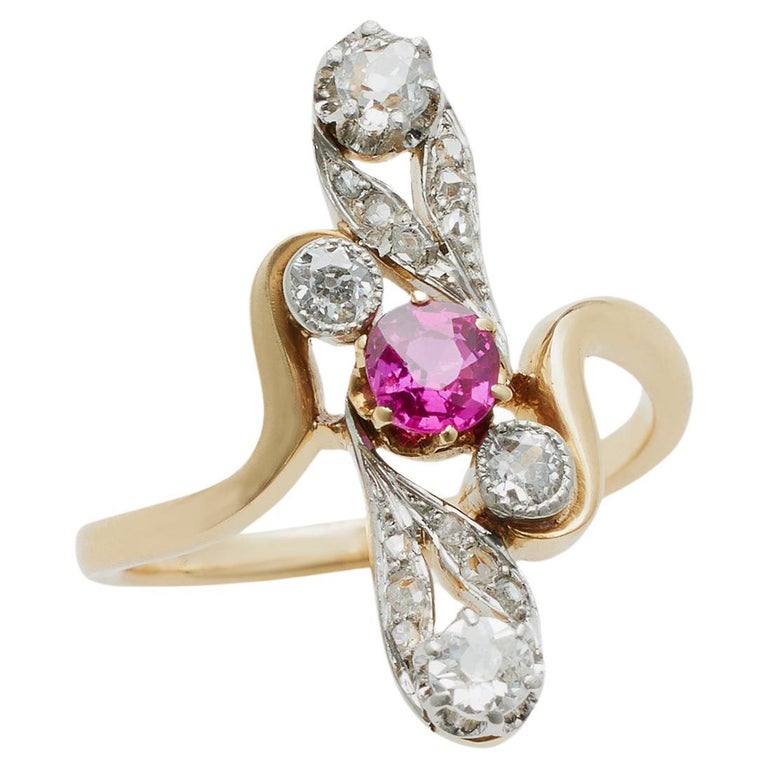 French Ruby and Diamond Ring For Sale at 1stDibs