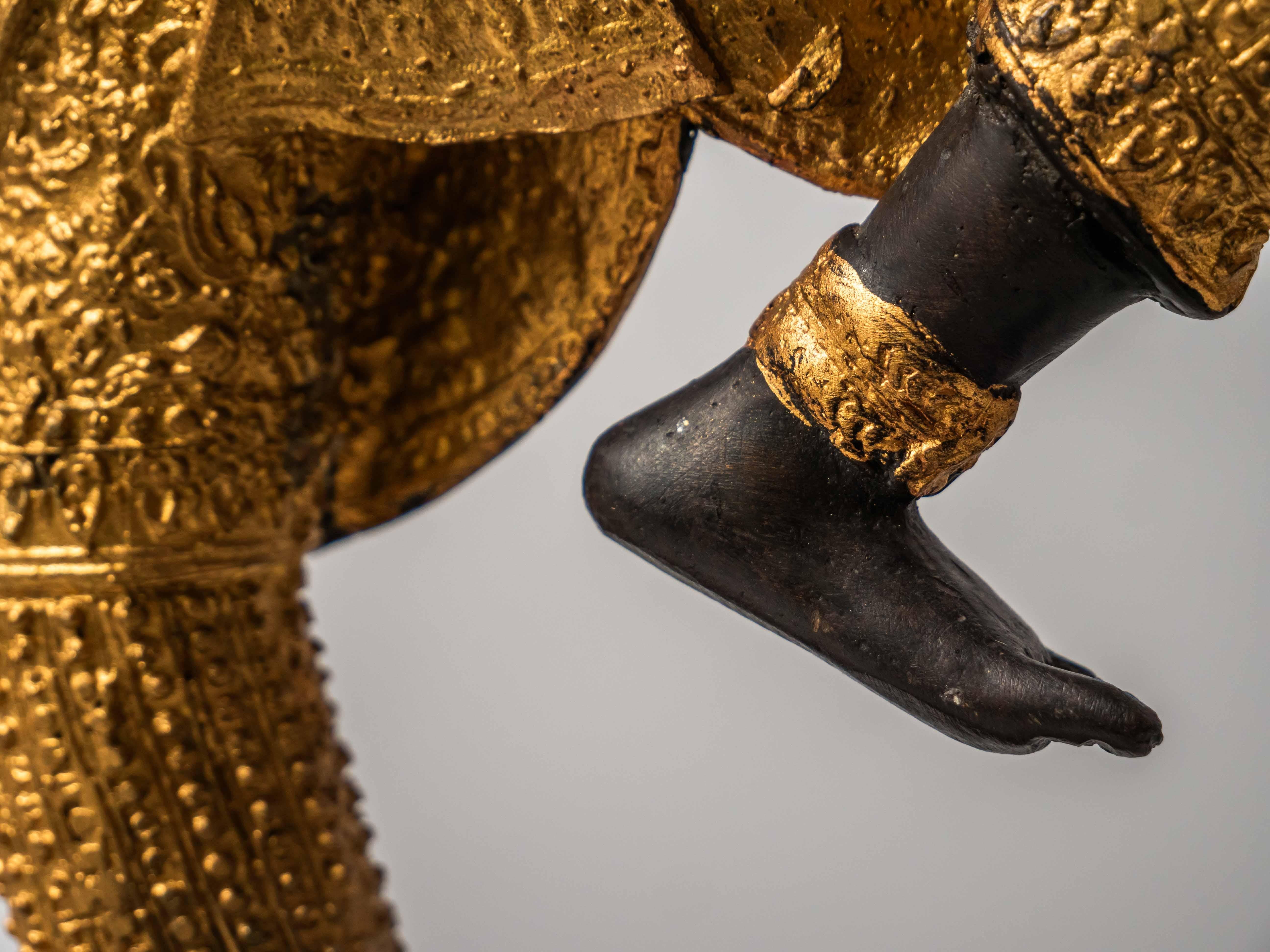 A golden statuette of a Thai dancer For Sale at 1stDibs