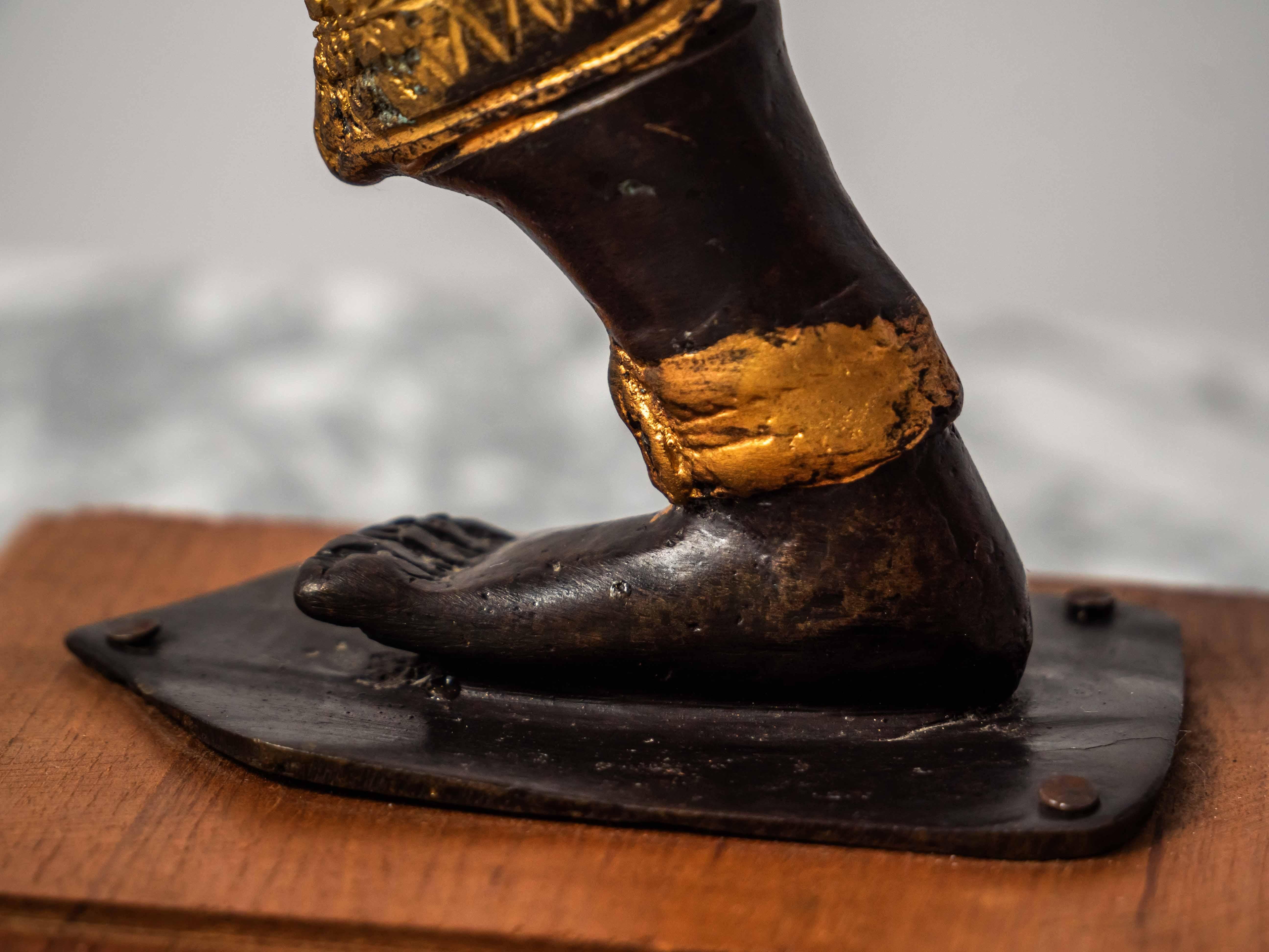 A golden statuette of a Thai dancer For Sale at 1stDibs