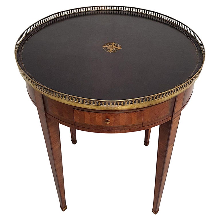 Magnifique table centrale en cuir de l'époque édouardienne En vente sur ...