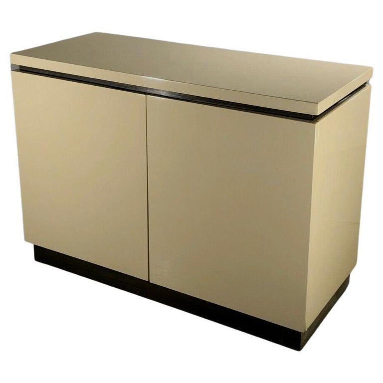 Un bar ou un buffet laqué de Jean-Claude Mahey, France 1970 En vente ...