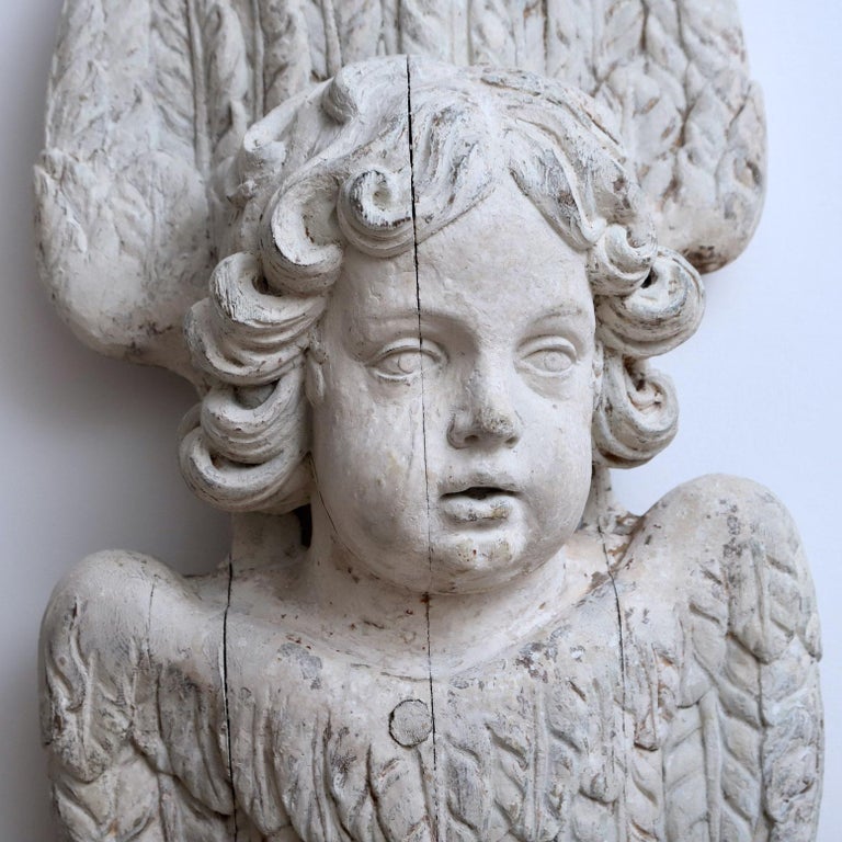 Pair of 18th Century Baroque Carved Angels For Sale at 1stDibs