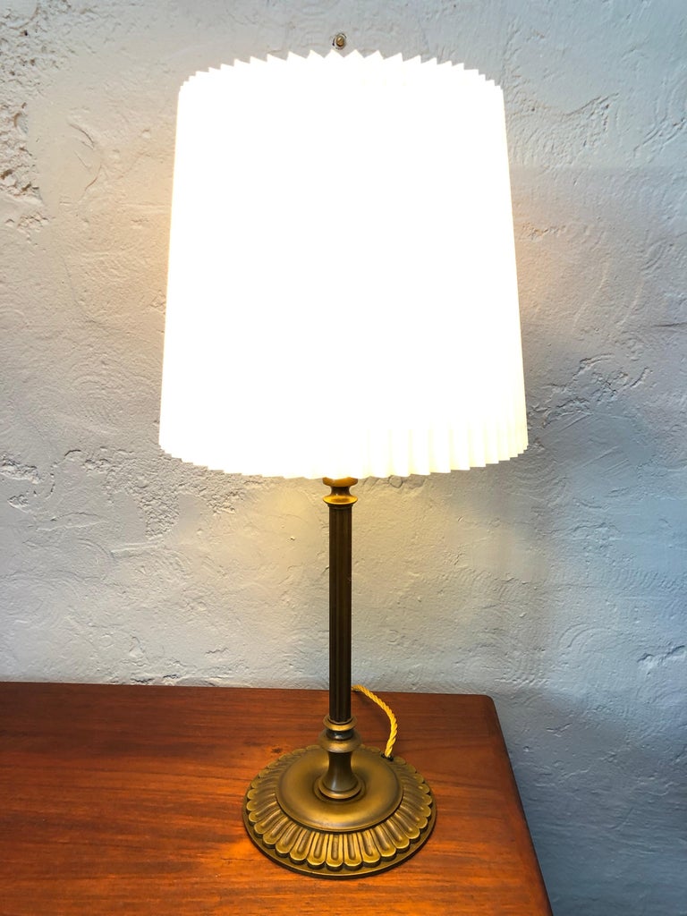 Pair of Antique Brass Table Lamps For Sale at 1stDibs