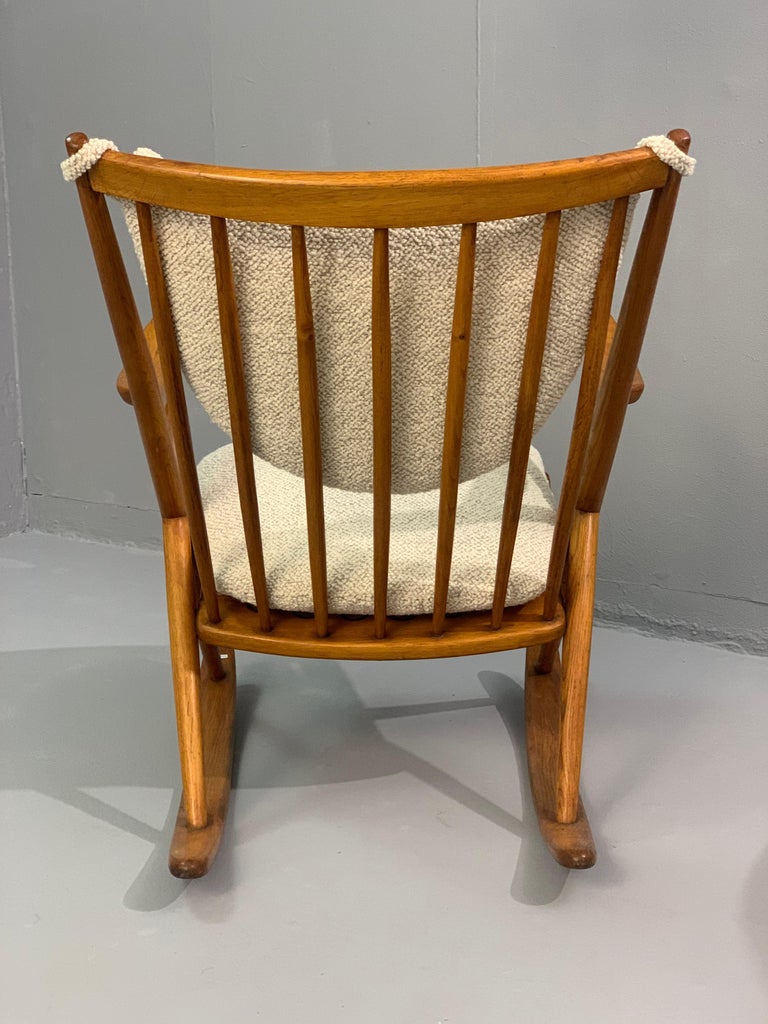 Pair of Midcentury Rocking Chair For Sale at 1stDibs