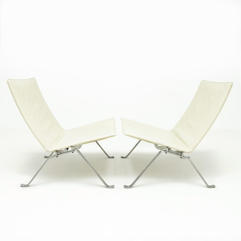 Pair of Poul Kjaerholm PK22 Lounge Chairs in Cream Leather for Fritz Hansen at 1stDibs