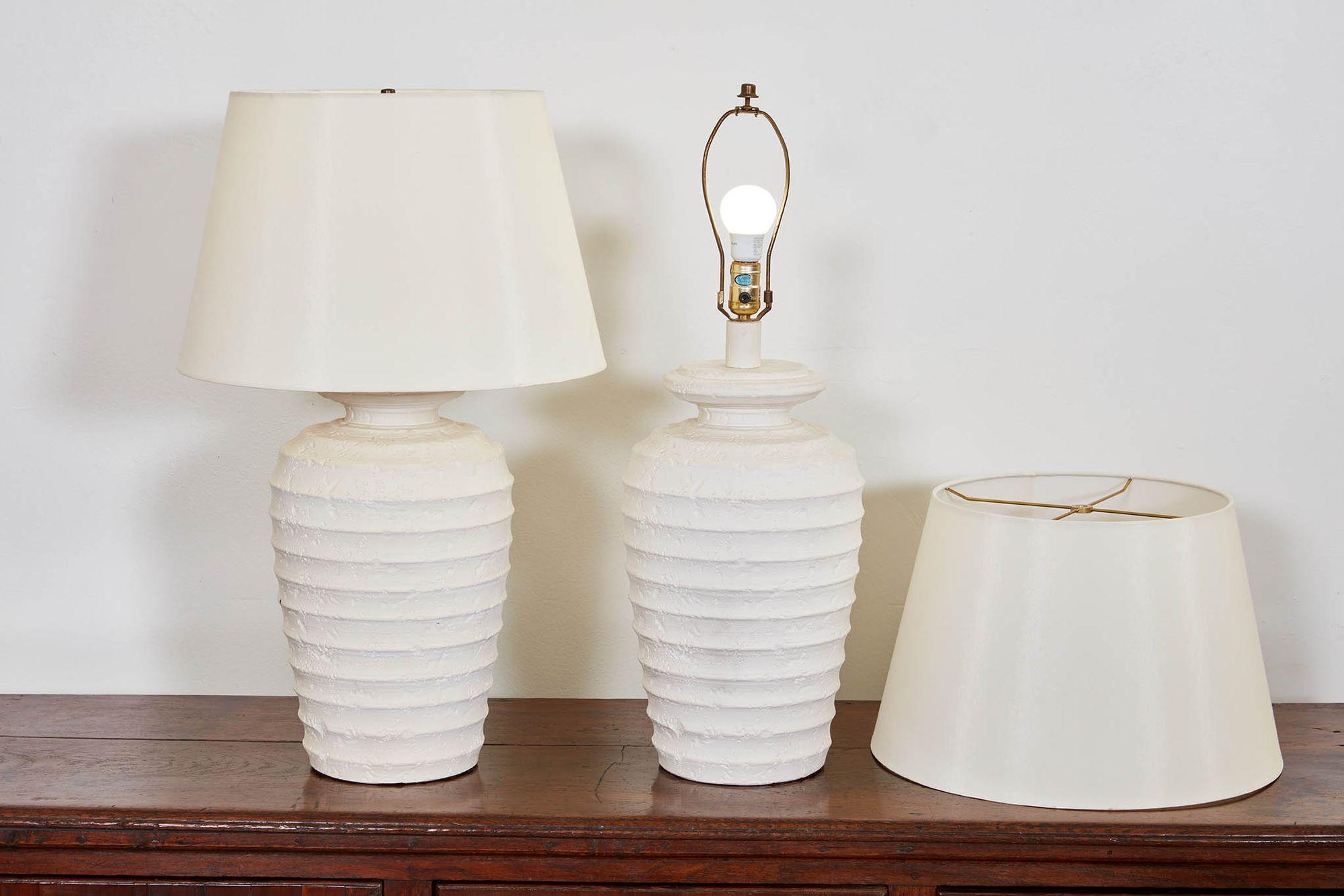 A Pair of Ribbed White Italian Ceramic Tabletop Lamps For Sale at 1stDibs