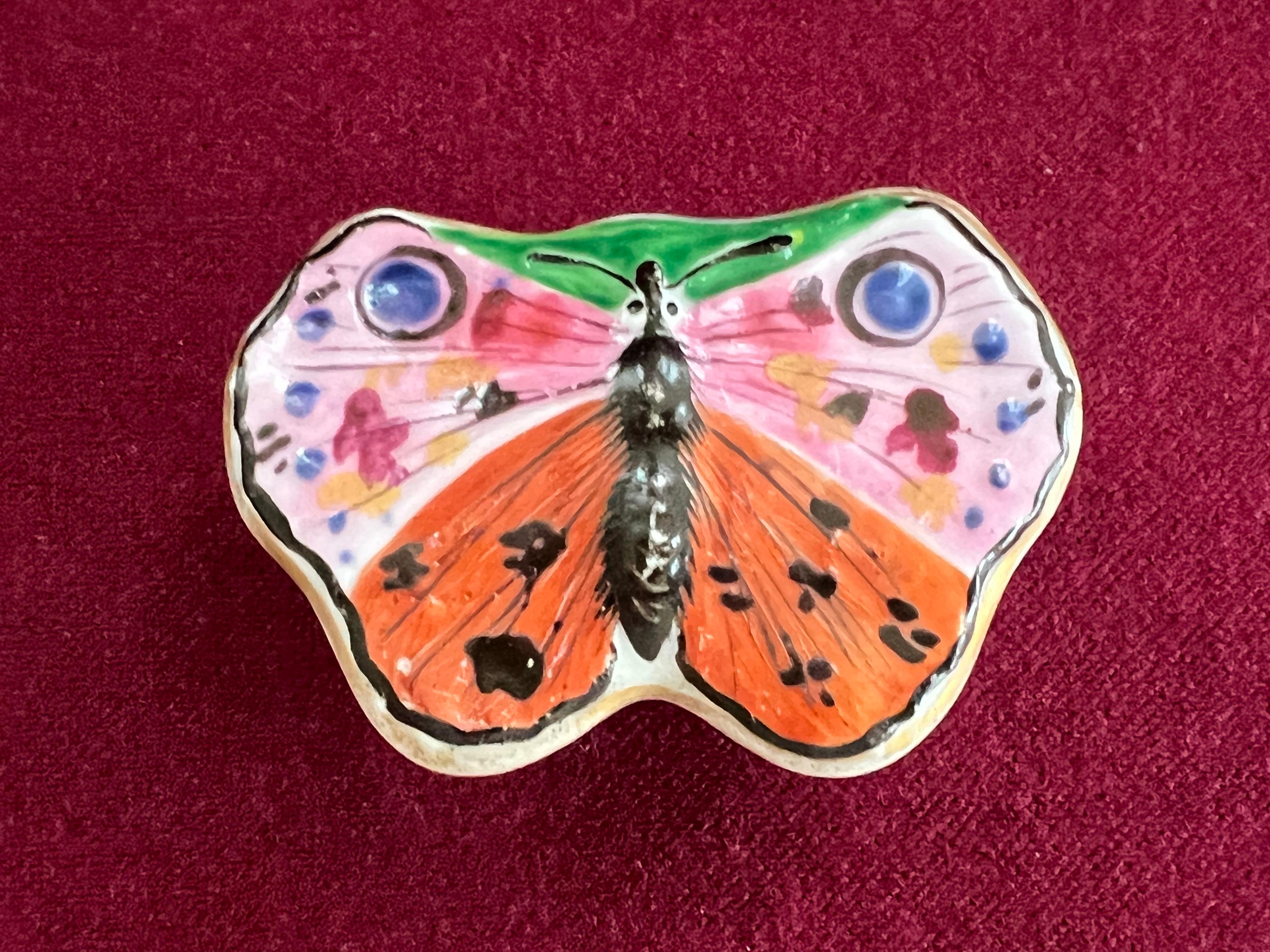 A rare English Porcelain Trinket Box in the form of a Butterfly c.1820 ...