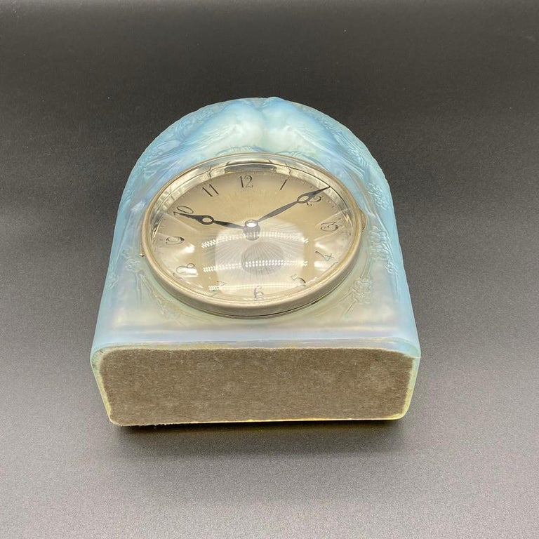 René Lalique Art Déco 2 Colombes Clock in Glass For Sale at 1stDibs