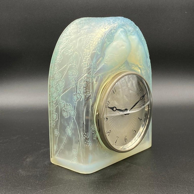René Lalique Art Déco 2 Colombes Clock in Glass For Sale at 1stDibs
