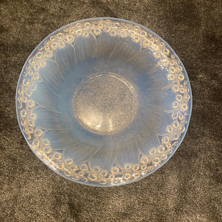 A Rene lalique Opalescent Muquets Glass bowl For Sale at 1stDibs