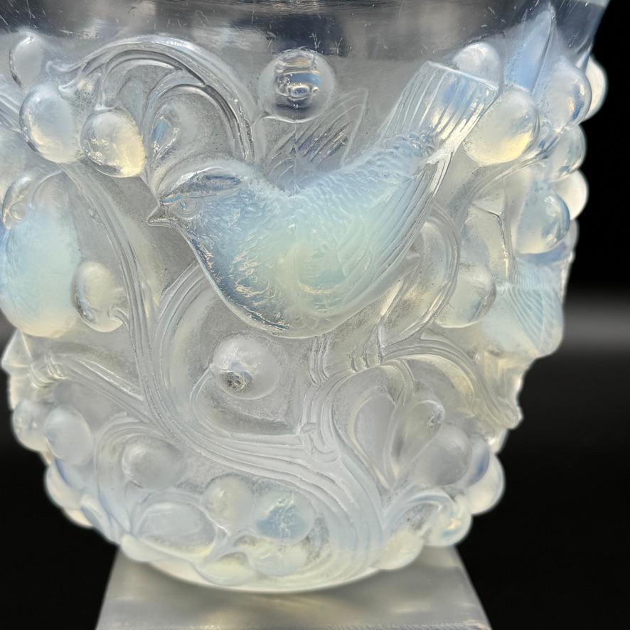 A R.Lalique Opalescent Glass Art deco Vase For Sale at 1stDibs