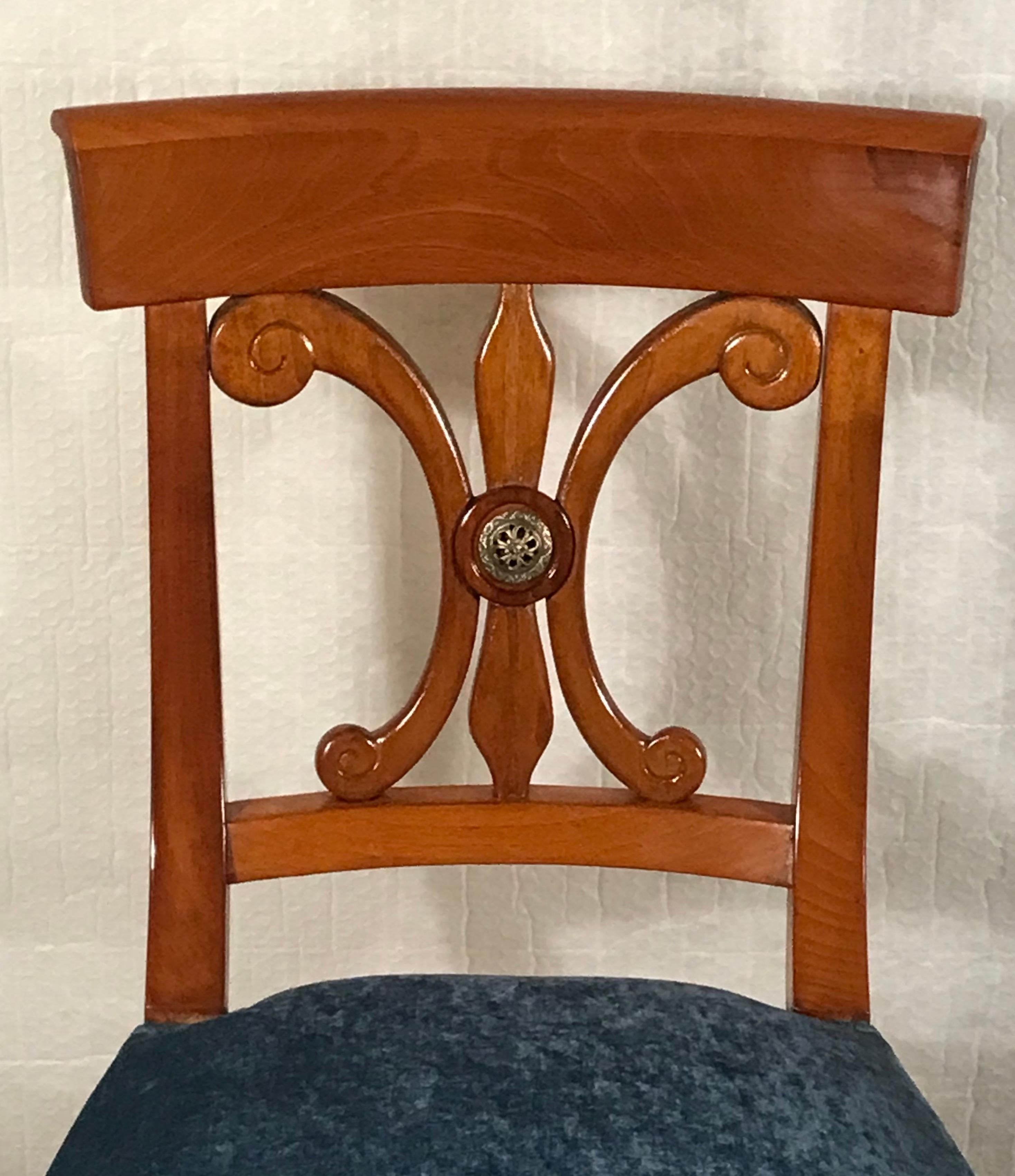 A set of 6 Biedermeier Chairs, 1820, walnut For Sale at 1stDibs