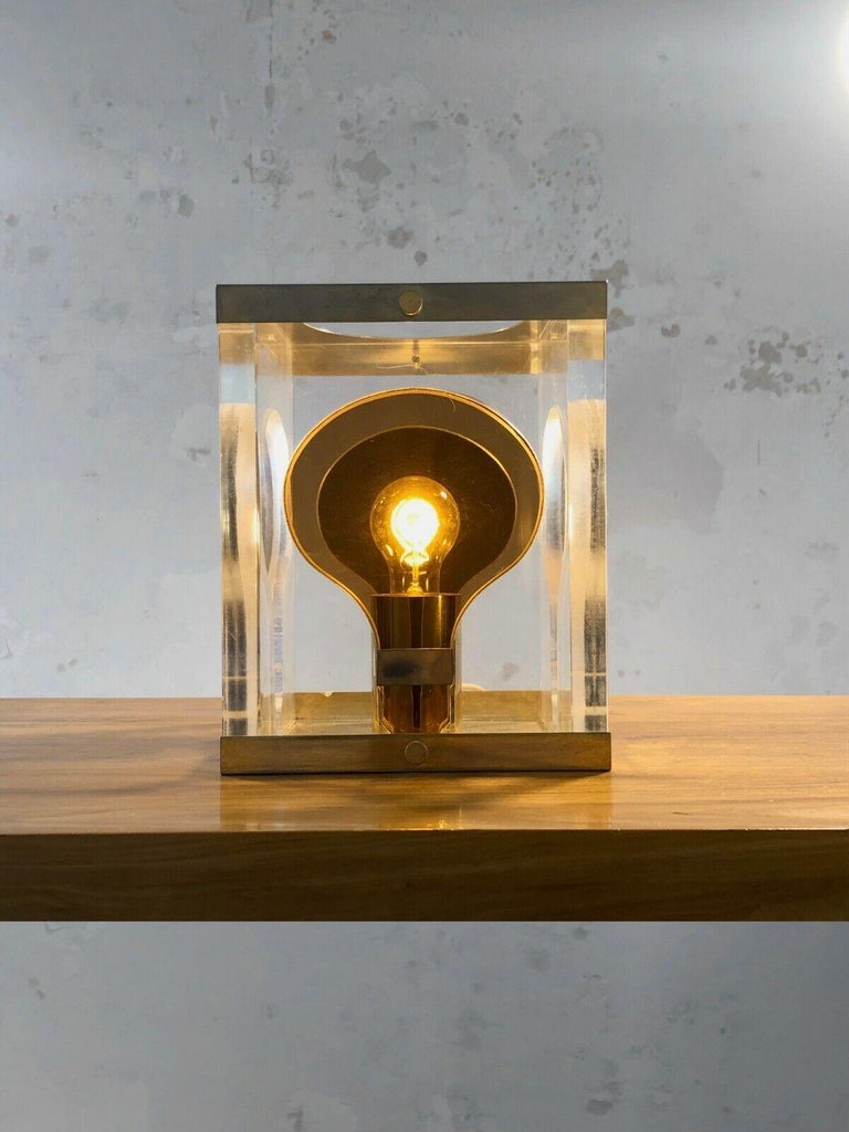 Square Plexiglass Sculptural Table Lamp, Italy, 1970 For Sale at 1stDibs