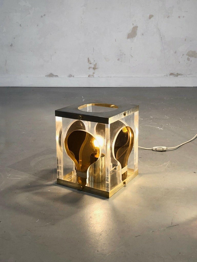 Square Plexiglass Sculptural Table Lamp, Italy, 1970 For Sale at 1stDibs