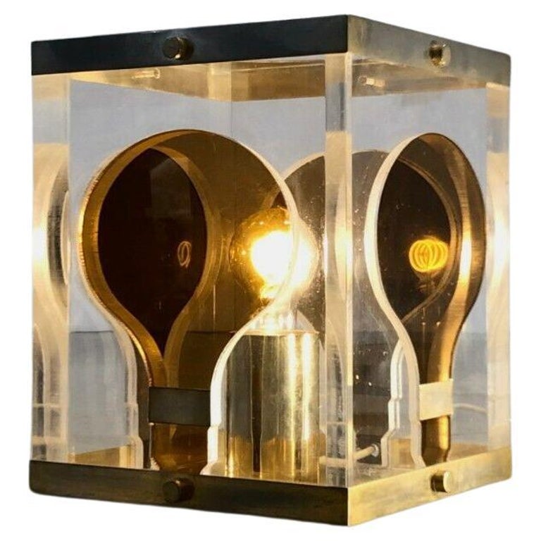 Square Plexiglass Sculptural Table Lamp, Italy, 1970 For Sale at 1stDibs