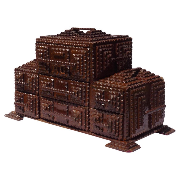 Auffällige Tramp-Kunstschachtel mit sieben Schubladen, dekorativen ...