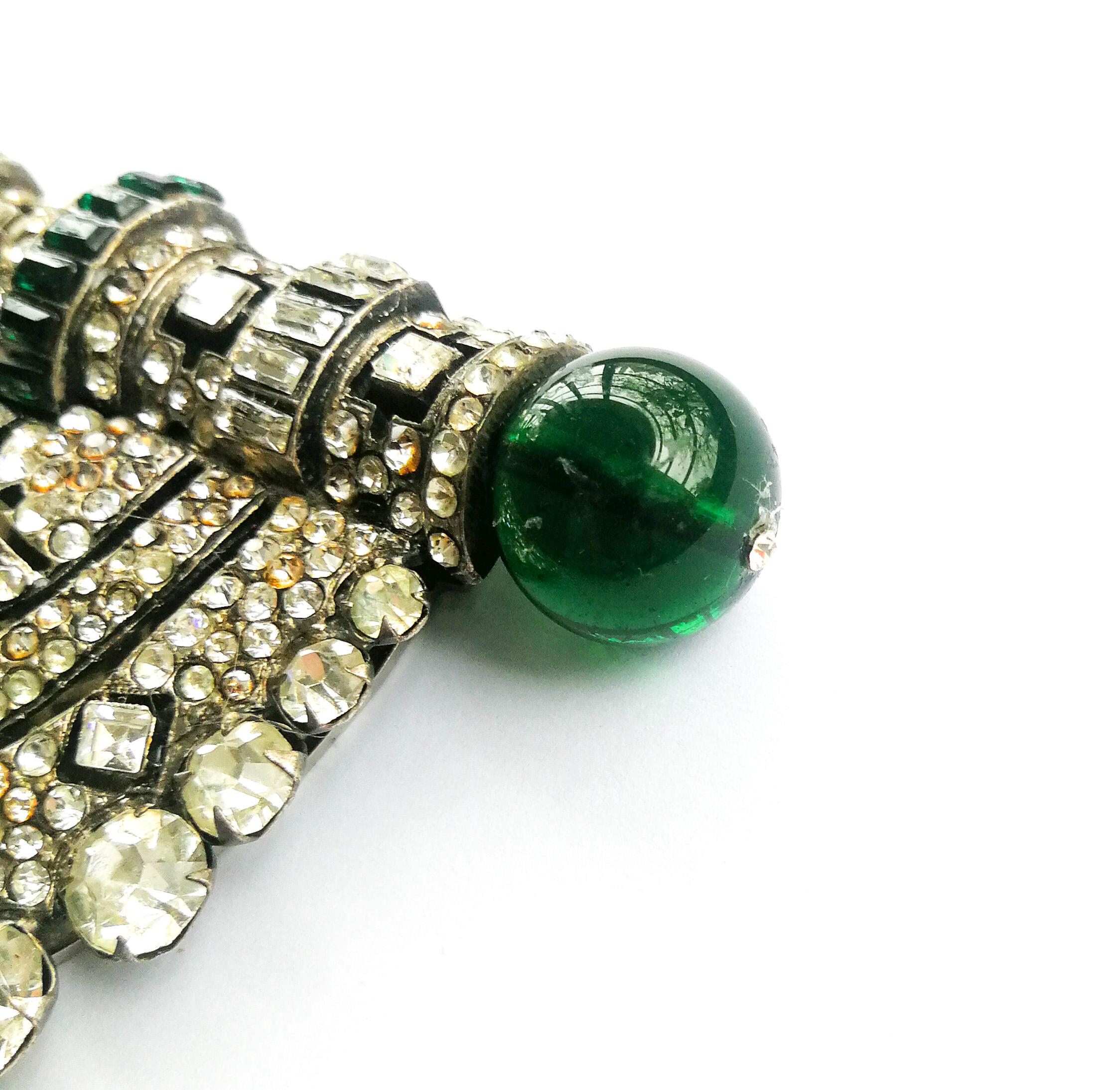 A very large metal, clear and emerald paste Art Deco clip, Renel ...