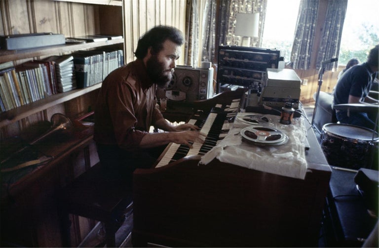 Elliott Landy - The Band, Garth Hudson, à la maison, 1969 en vente sur ...