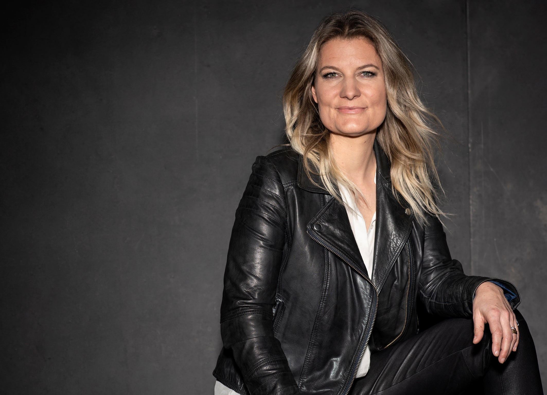 Caroline Weber - Penguin - Fluid Acrylic Painting on raw canvas, 2023 ...