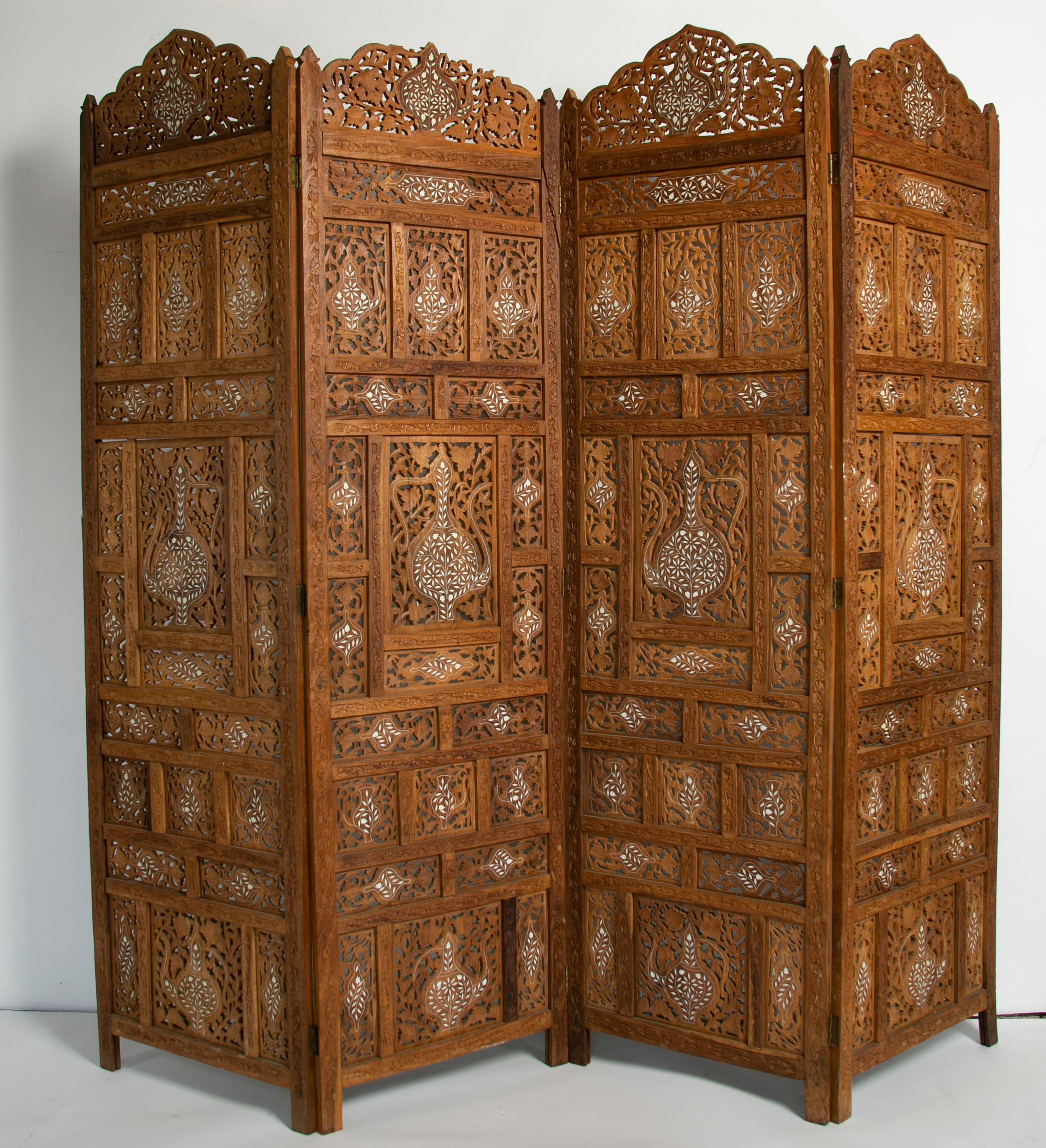 Unknown - Vintage Anglo Indian Folding Wood Screen For Sale at 1stDibs
