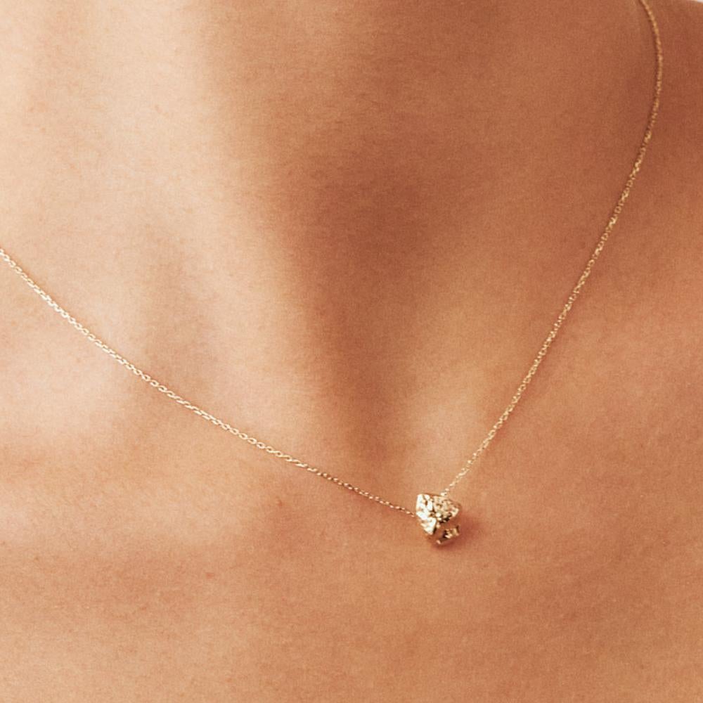 Abstract Pebble Necklace 18" in 14K Solid Yellow Gold For Sale at 1stDibs