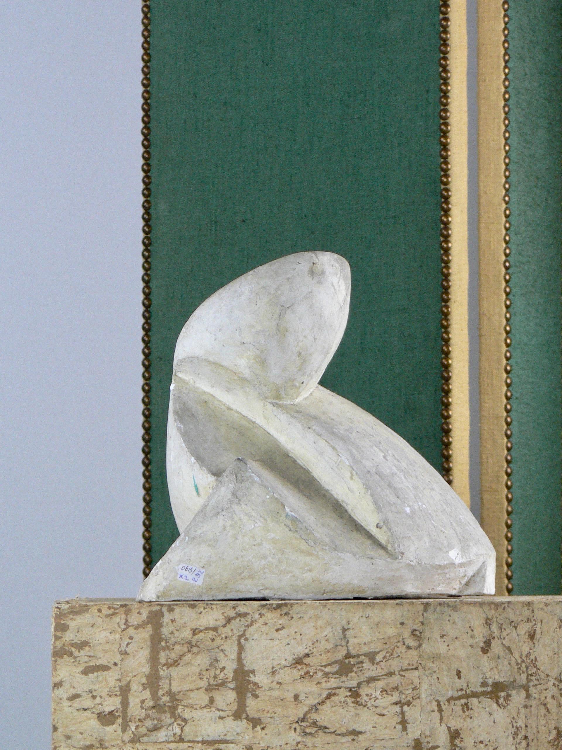 Abstract plaster sculpture from the 1950s with a French origin. For ...