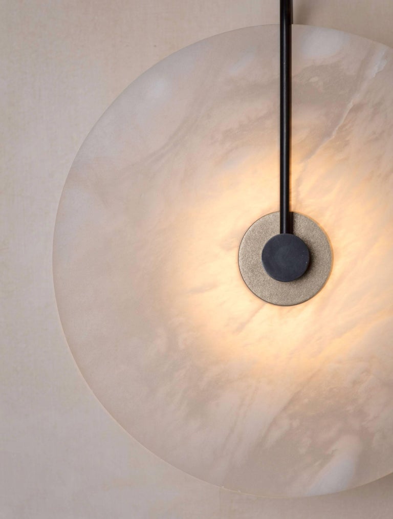 ADA Alabaster Sconce - En vente sur 1stDibs